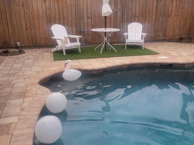 1 Bed Poolhou Apt, Private Kitchn/Liv Rm, Utilitie