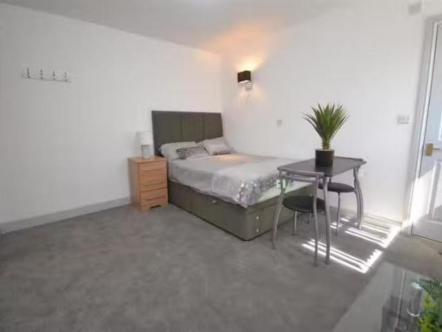 1 bed property to rent in London Road, RG1, Reading