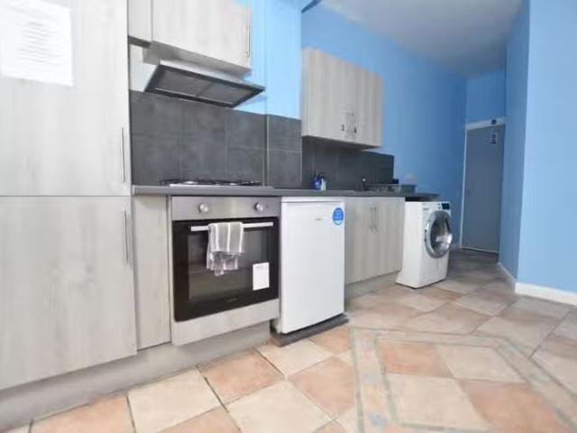 1 bed property to rent in 12 Infirmary Road, S41, Chesterfield