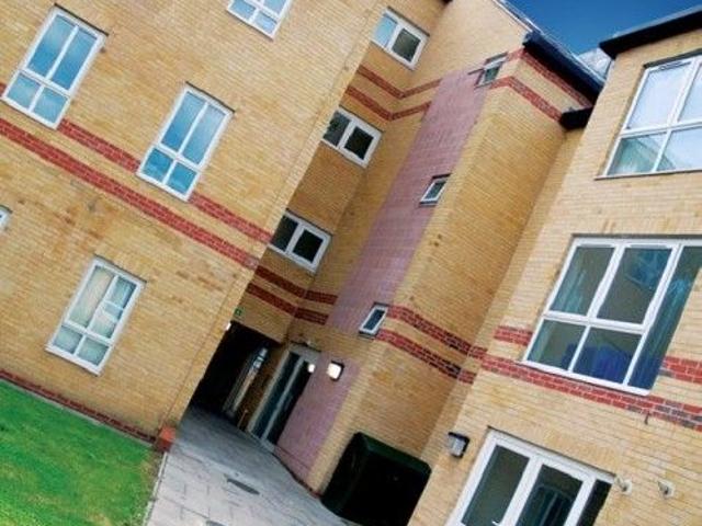 1 Bed Room Available Now In Brayford Court!