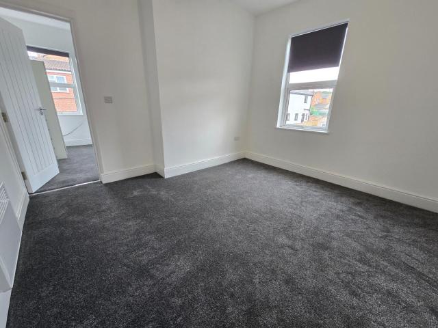 1 bed room to let in Holbrook Avenue, Warwickshire