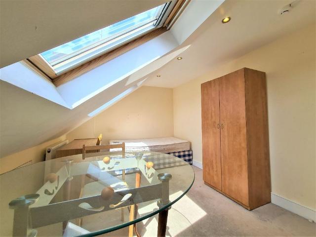 1 bed Semi Detached House To Let