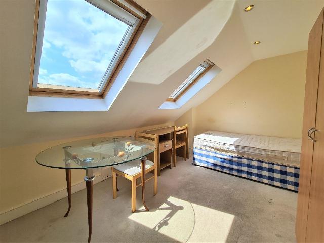 1 bed Semi Detached House To Let