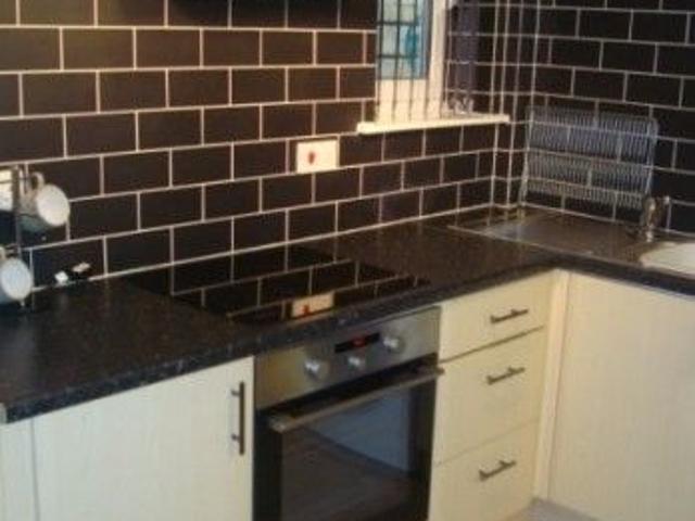 1 Bed Self contained Student flat Fallowfield for Couple
