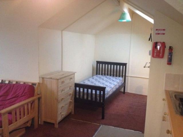 1 Bed Somerset Road, Almondbury, Huddersfield, West Yorkshire