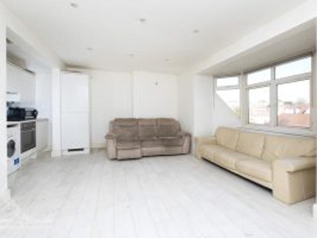 1 Bed spacious flat NW11 modern