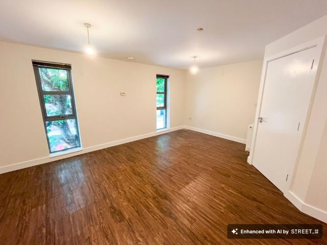 1 bed studio flat to rent in Corporation Street, Taunton, TA1