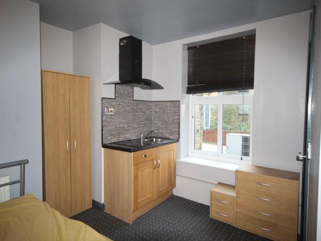 1 bed studio flat to rent in Southbrook Terrace, BD7