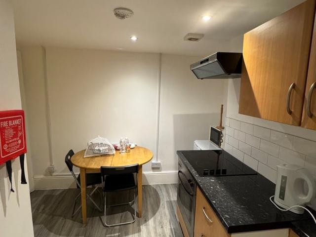 1 Bed Studio Flat with Ensuite