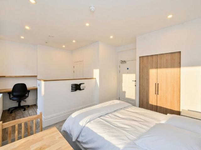 1 Bed Studio To Let