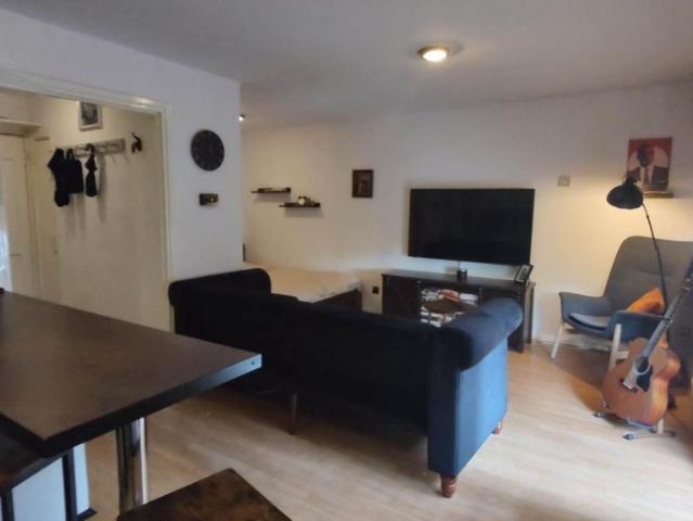 1 bed studio to rent