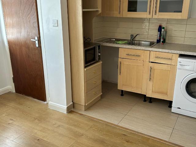 1 bed studio to rent Morton Way, London N14