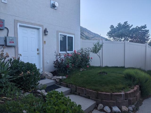 1 BedBath Apartment in Cedar Hills Avail July 1