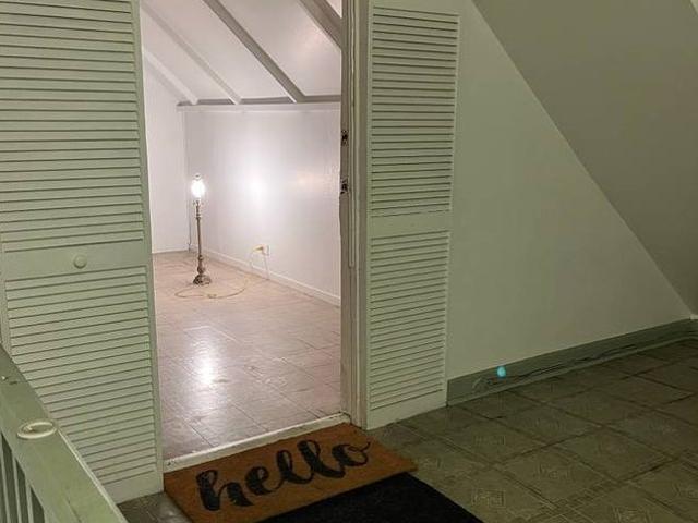 1 Bedrm attic apartment