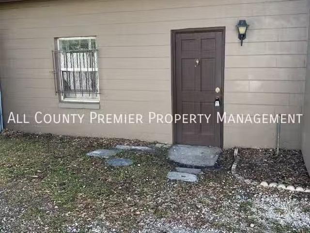 1 Bedroom 1 Bath Apartment! All Utilities Included! Apply Toda.