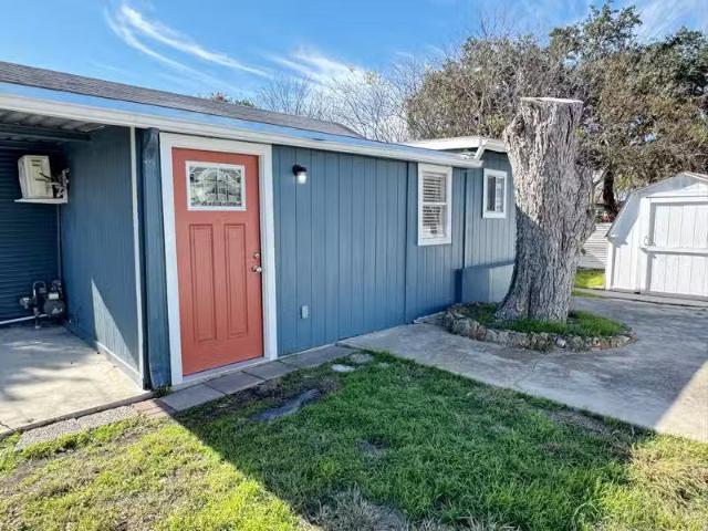 1 bedroom & 1 bath Casita on Highland 739 E Highland Blvd #2