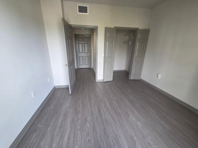 1 Bedroom + 1 Bath incl parking + internet
