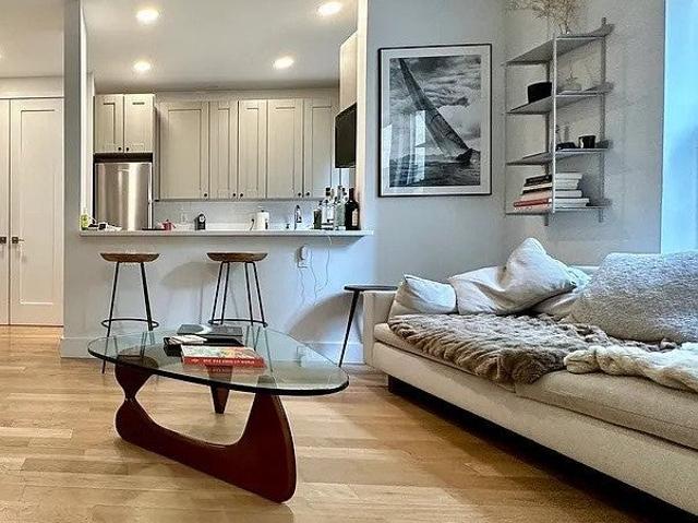 1 Bedroom 1 Bath W/ Massive Closet| 1 Bathroom
