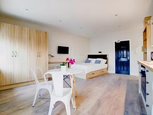 1 Bedroom 1 Bathroom