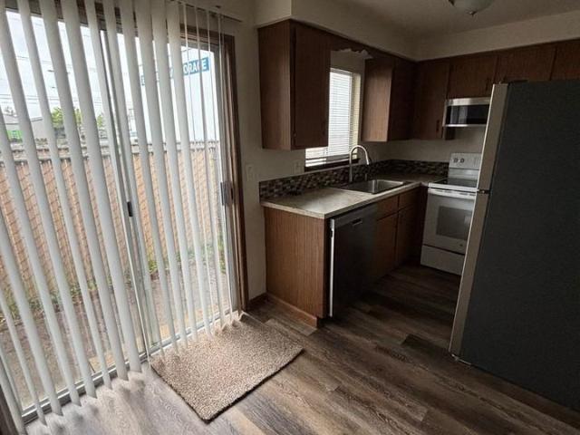 1 Bedroom 1 Bathroom at Hollywood Park Apartments 2 Bedroom Apartment for Rent at 3300 Hollywood Dr Ne, Salem, OR 97305