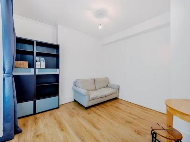 1 Bedroom 1 Bathroom Flat8