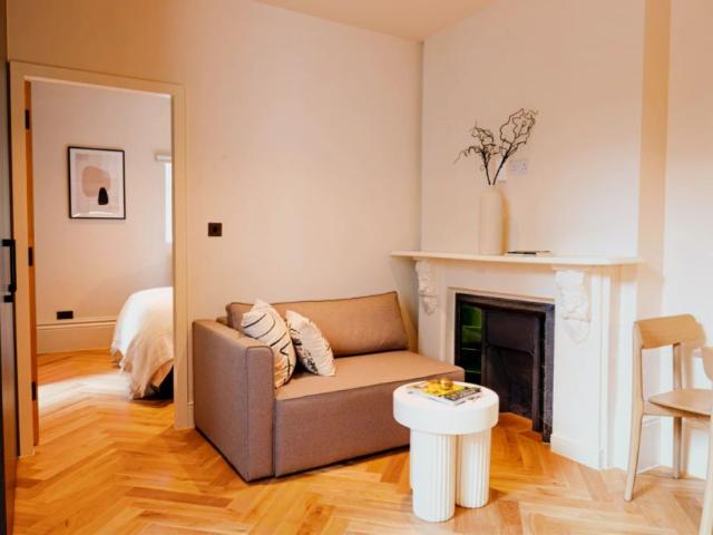 1 Bedroom, 1 Bathroom Flat with Terrace