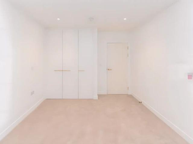 1 Bedroom 1 Bathroom Flat 22