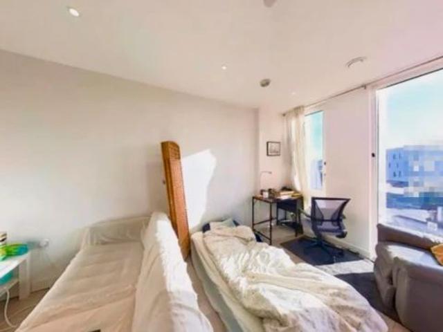 1 Bedroom 1 Bathroom Flat 22