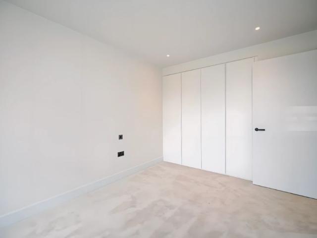 1 Bedroom 1 Bathroom Flat 2