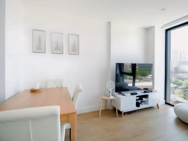 1 Bedroom 1 Bathroom Flat 805