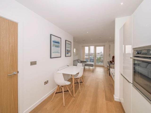 1 Bedroom 1 Bathroom Flat 904