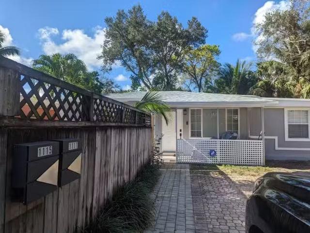 1 Bedroom 1 Bathroom House In Fort Lauderdale With Great Ameni.