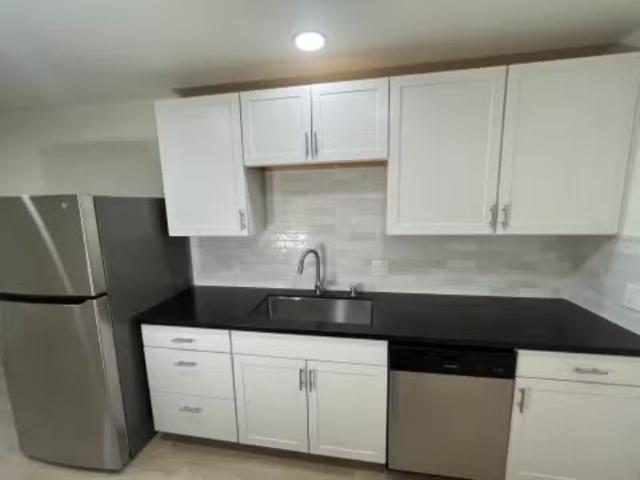 1 bedroom 1 bathroom newly renovated unit in Old Folsom. Great.