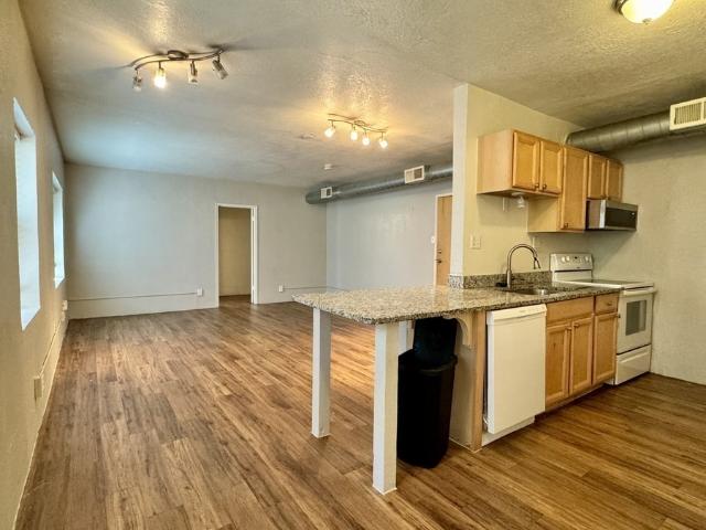 1 Bedroom + 2 Bathroom in Midtown