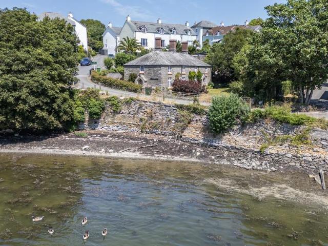 1 bedroom cottage for sale