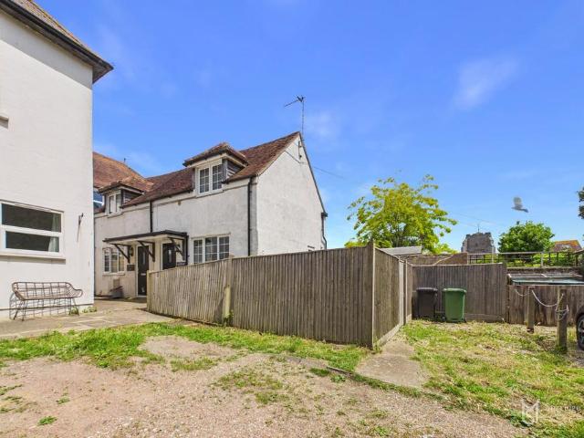 1 bedroom cottage for sale