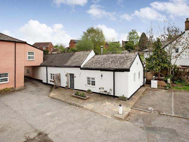 1 bedroom cottage for sale