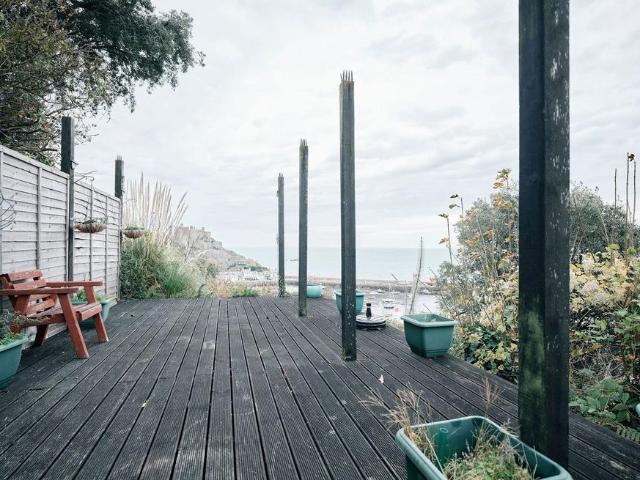 1 bedroom cottage for sale