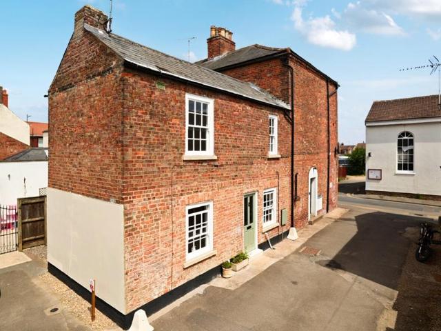 1 bedroom cottage for sale