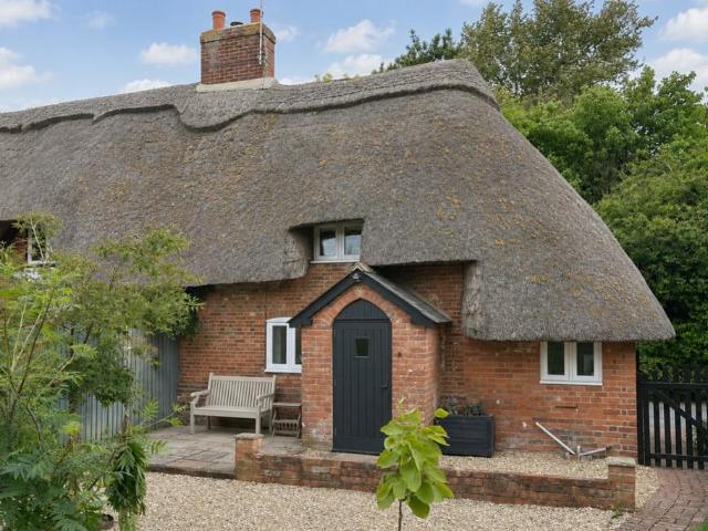 1 bedroom cottage for sale