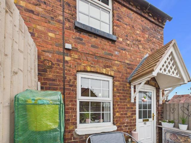 1 bedroom cottage for sale
