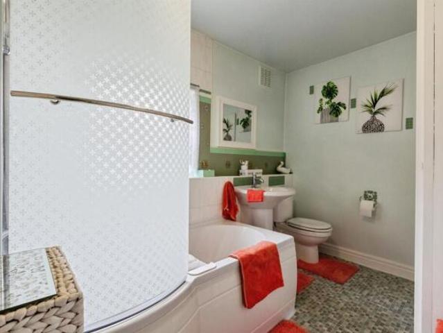 1 bedroom cottage for sale in The Green, Seacroft, Leeds, LS14