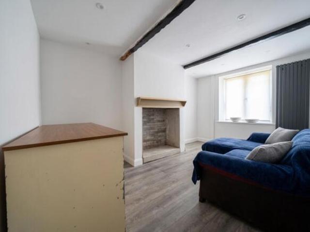 1 bedroom cottage for sale in Northgate, Almondbury, HD5