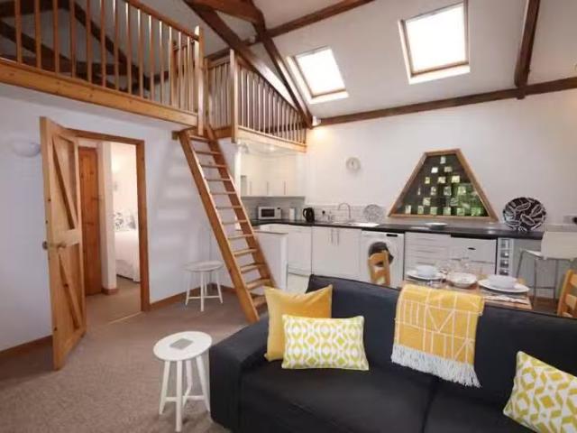 1 bedroom cottage for rent in The Long Barn, Washingpool Hill.