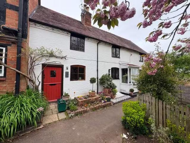 1 bedroom cottage for rent in The Square, CV37