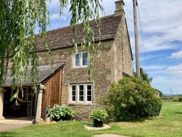 1 Bedroom Cottage House