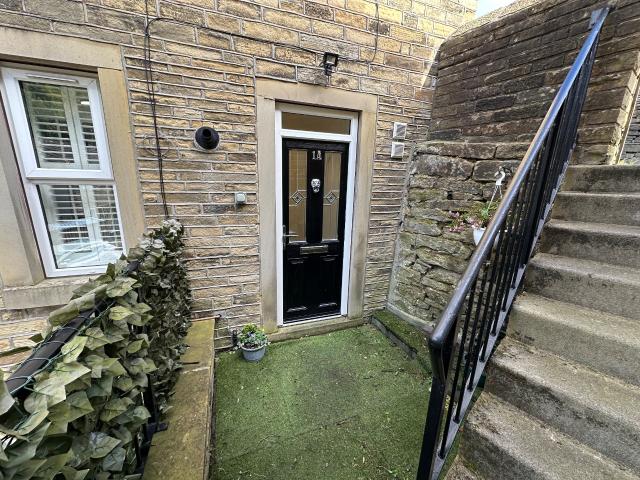 1 bedroom cottage house To Let in Halifax