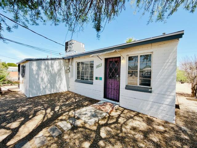 1 Bedroom Cottage Style Homes!