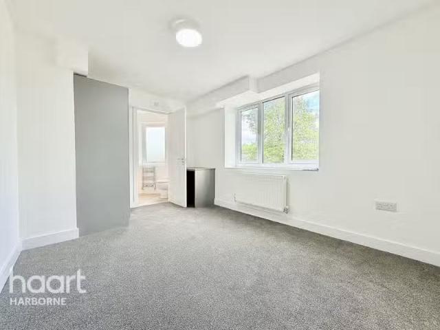 1 bedroom coach house for rent in Causeway Green Road, Oldbury.