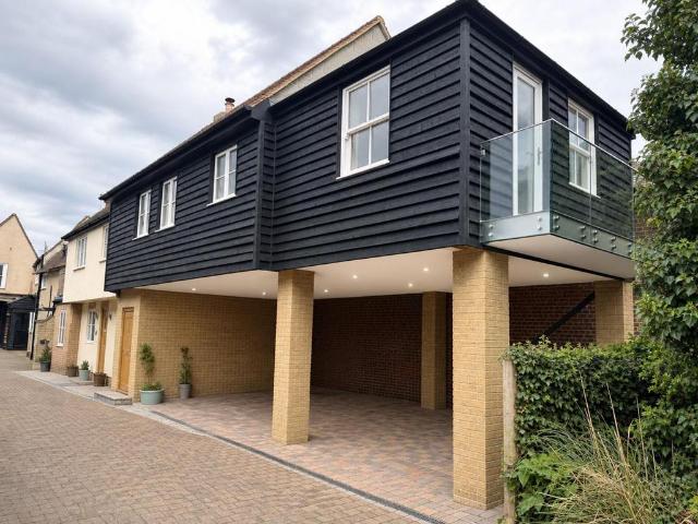 1 bedroom coach house for sale